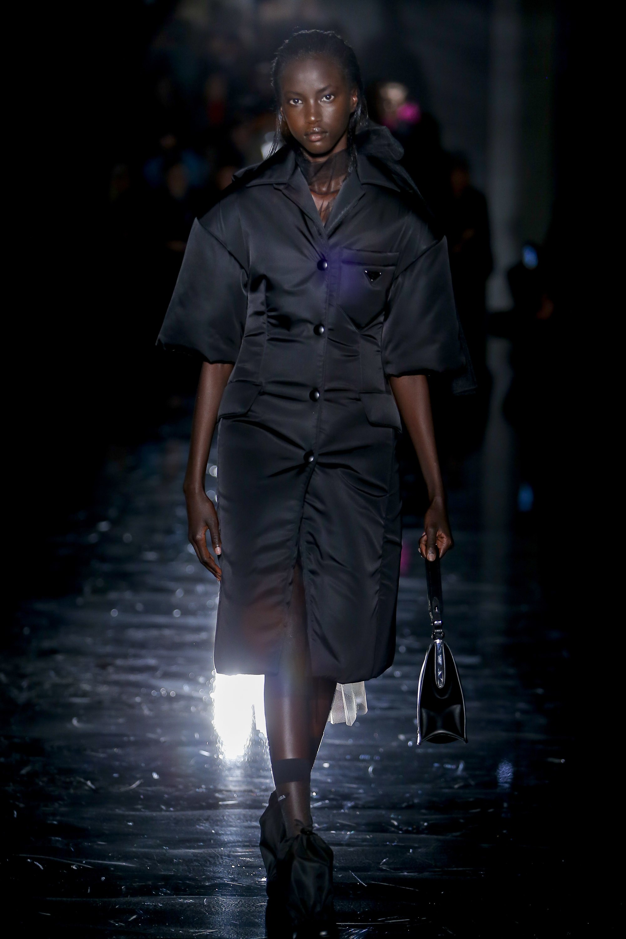 Sci-fi и неоновые оттенки в коллекции Prada FW’18/19 — FW-Daily