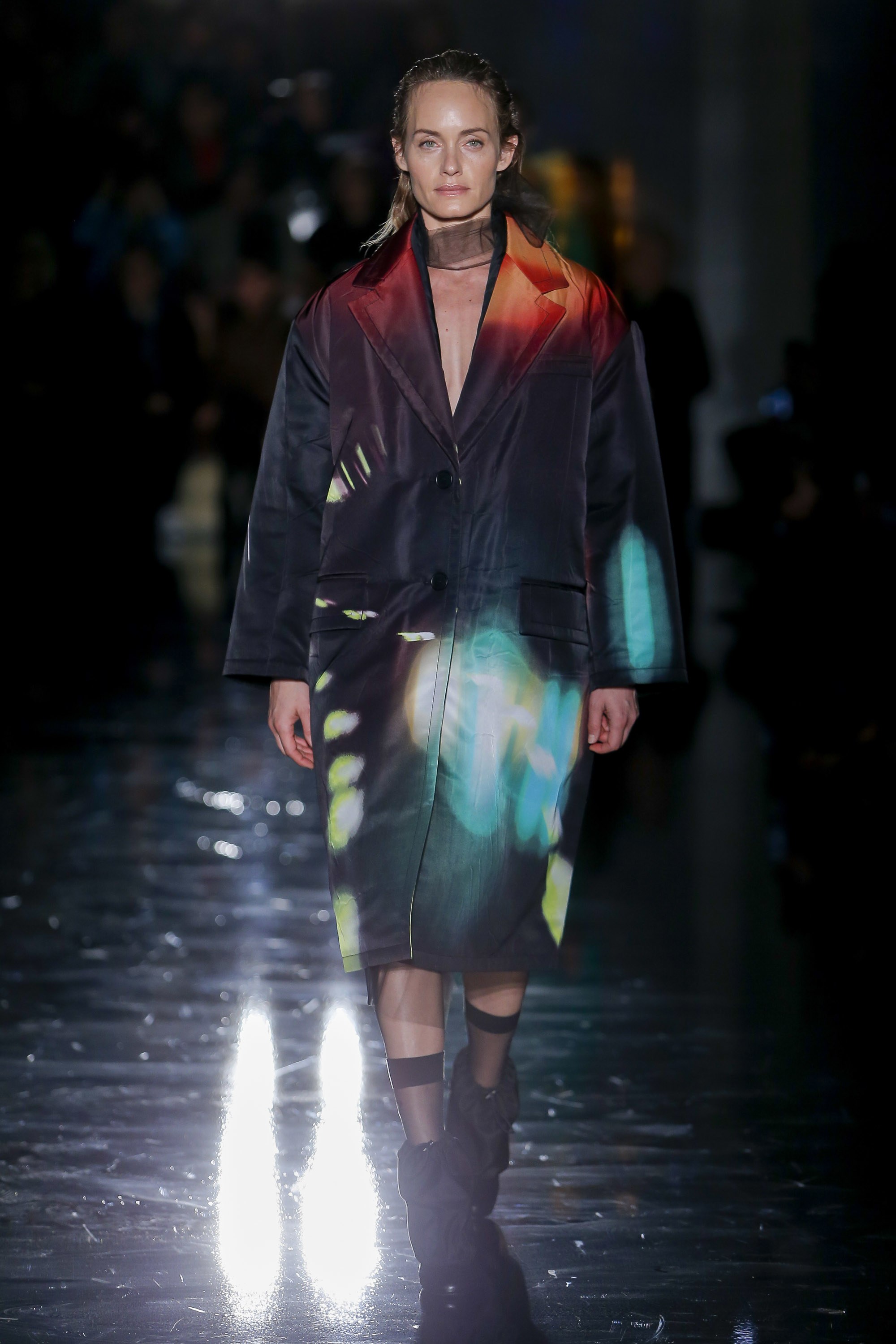 Sci-fi и неоновые оттенки в коллекции Prada FW’18/19 — FW-Daily
