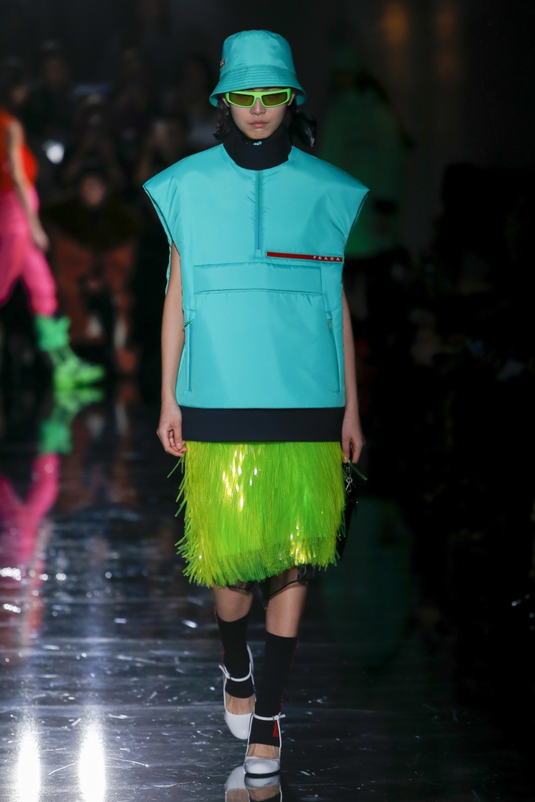Sci-fi и неоновые оттенки в коллекции Prada FW’18/19 — FW-Daily ...